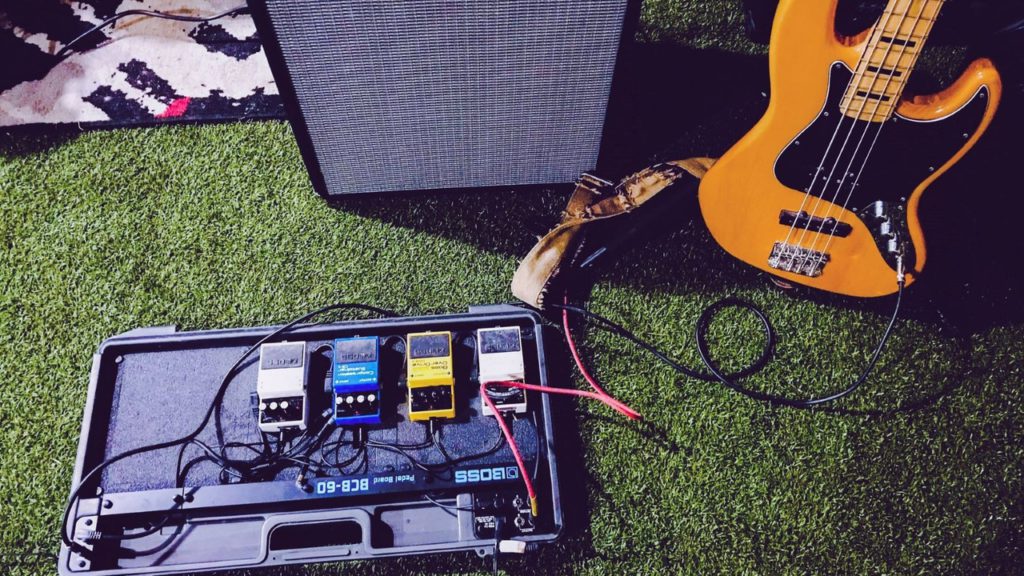 5 Guitar Effects All Electric Guitar Players Need to Know - Singing ...
